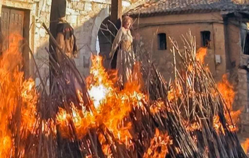 Inquisición castiga en la hoguera a Allison Kirkpatrick. – Lo Real ...